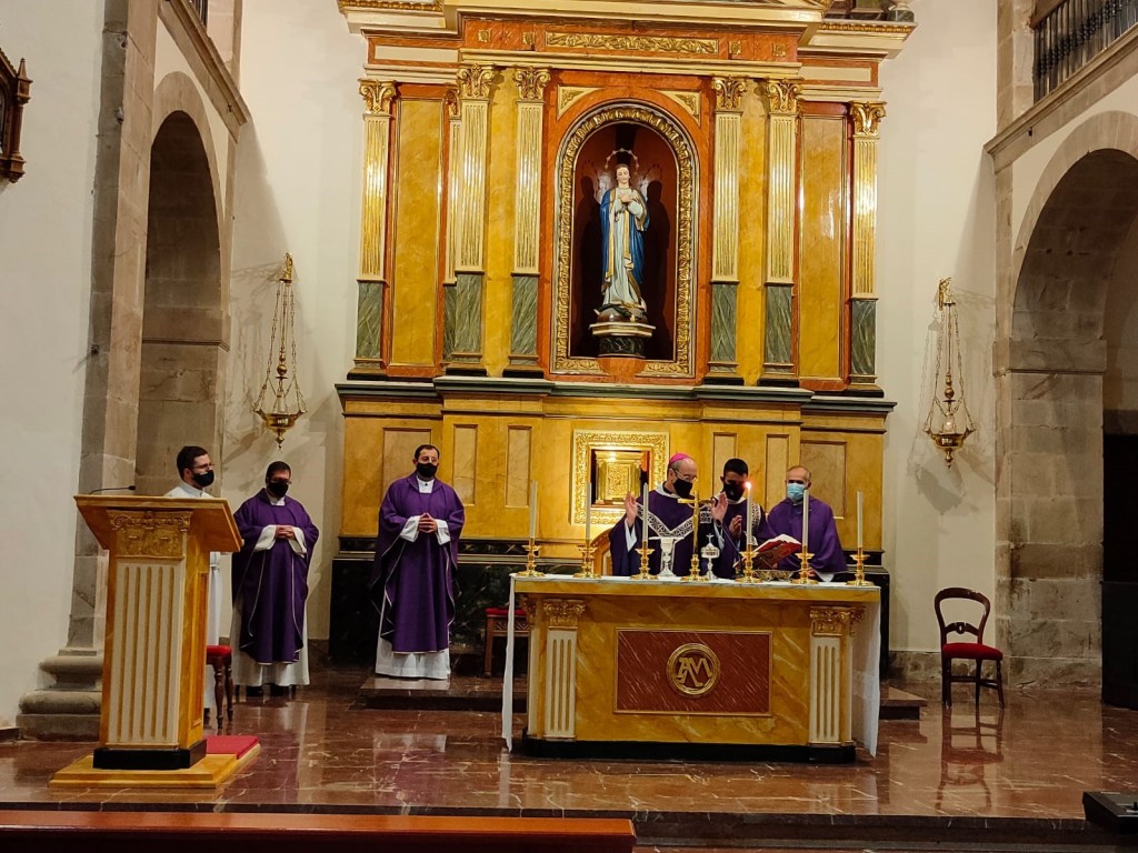 El Obispo preside la Eucaristía con motivo de la Jornada de Oración… El Obispo preside la Eucaristía con motivo de la Jornada de Oración…